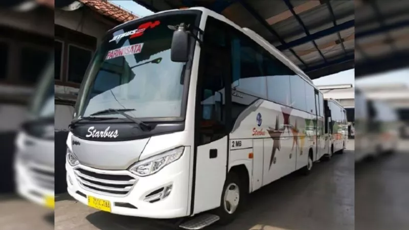 Info Lengkap Foto dan Harga Sewa Bus Pariwisata Starbus - Saturental