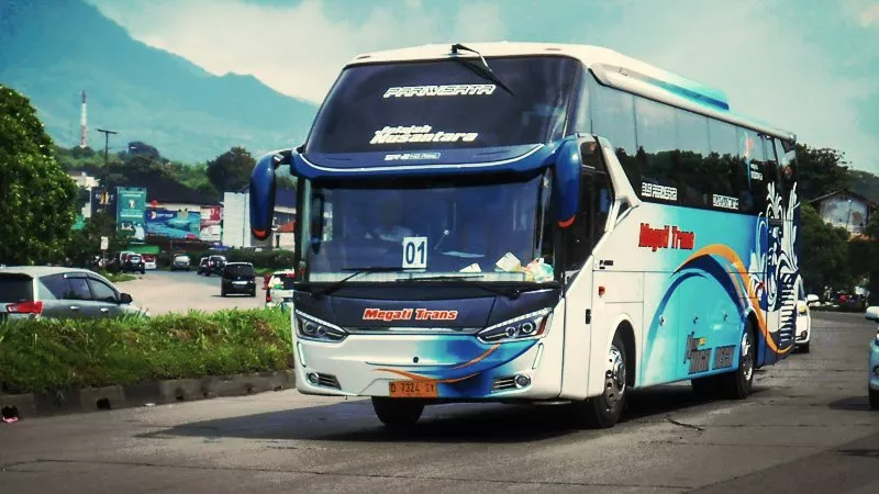 Info Lengkap Foto Harga Sewa Bus Pariwisata Megati Trans - Saturental