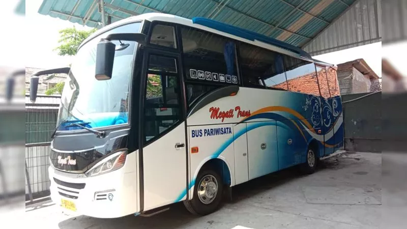 Info Lengkap Foto Harga Sewa Bus Pariwisata Megati Trans - Saturental