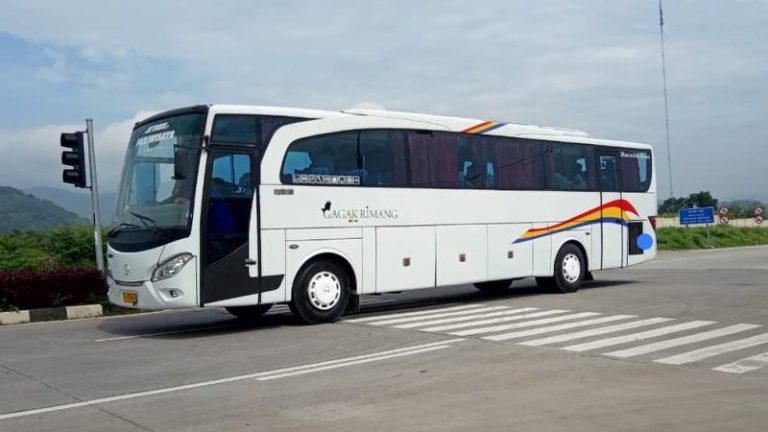 Info Lengkap Foto Harga Sewa Bus Pariwisata Gagak Rimang