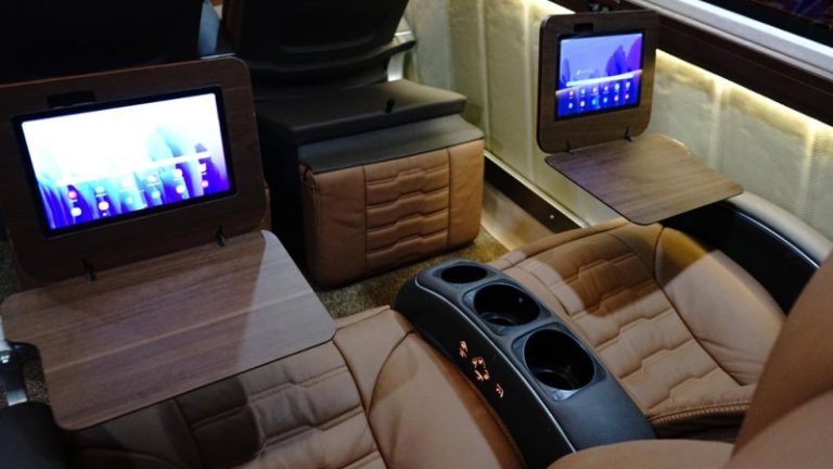 Info Lengkap Foto-foto Bus Pariwisata Mewah / Luxury - Saturental