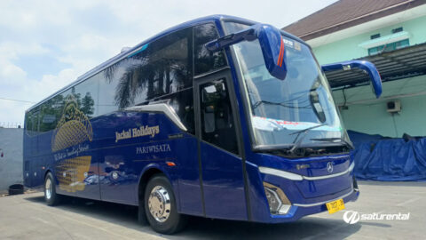 Info Lengkap Foto dan Harga Sewa Bus Pariwisata Jackal Holidays